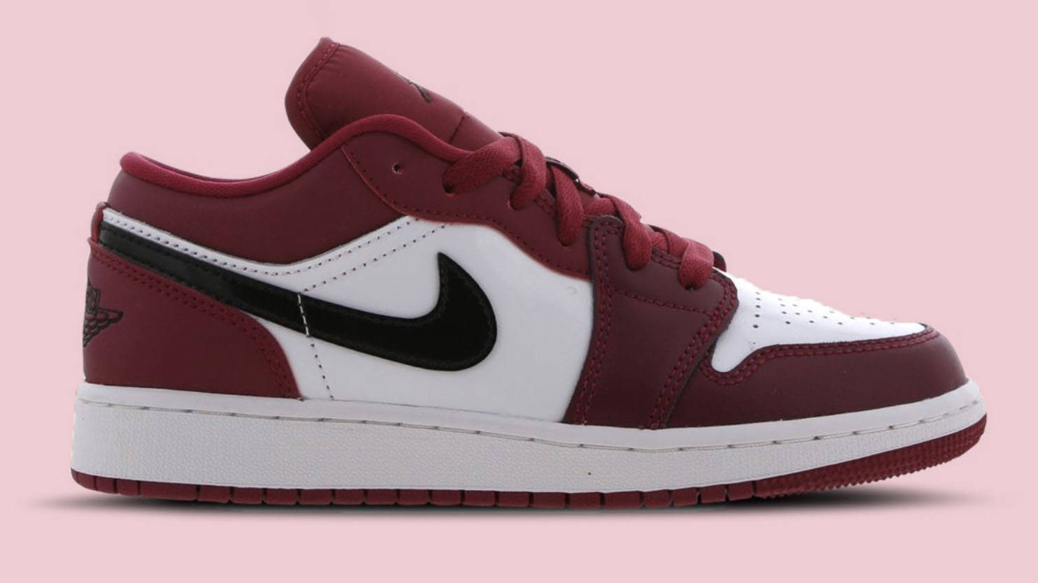 Catch The Last Sizes Of This Air Jordan 1 Low For UNDER £50!