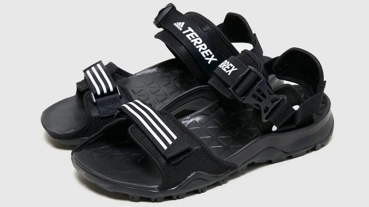 15 Must-Have Crocs & Sandals to Fully Complete Your Summer Rotation ...