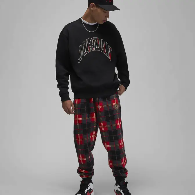 Jordan Essential Festive Fleece Crew | Where To Buy | DV1574-010