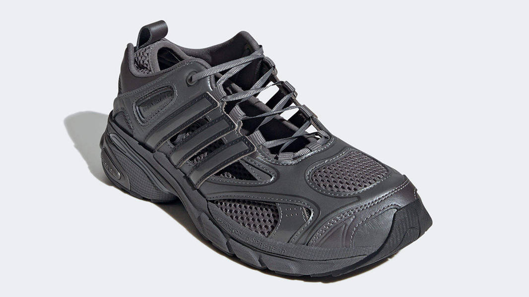 Taqwa Bint Ali x adidas Adistar Pose Taqwa Bint Ali x adidas Adistar Pose